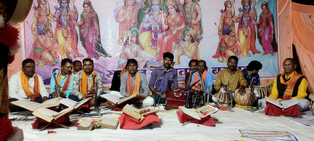 Manas Mandali and crowd of listeners in Navdha Ramayana | नवधा रामायण ...