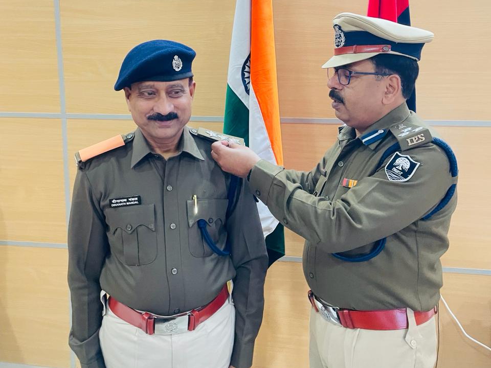 3 police officers including DSP Dinanath Mandal honored with DIG | DSP ...