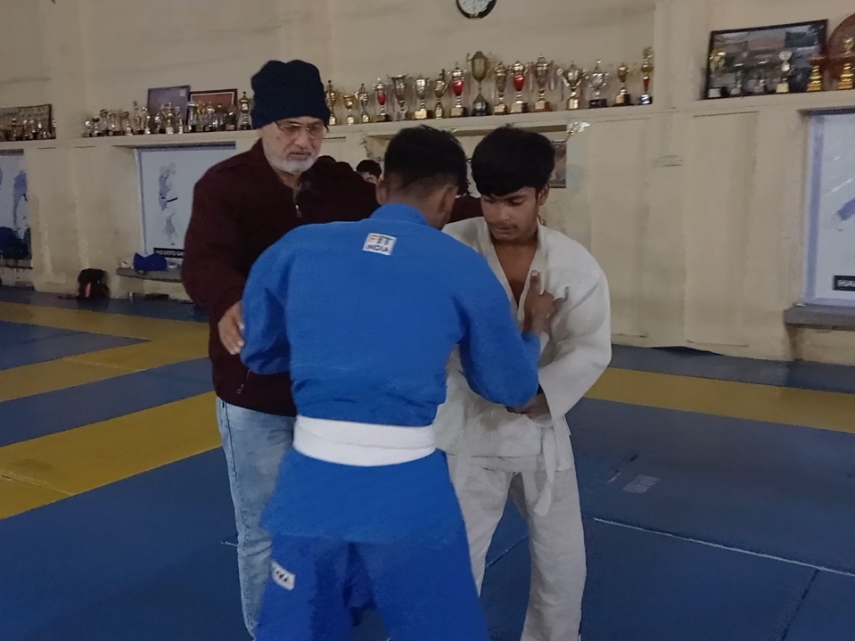 Gurdaspur Raghu Mehra wins gold medal in National judo Championship ...