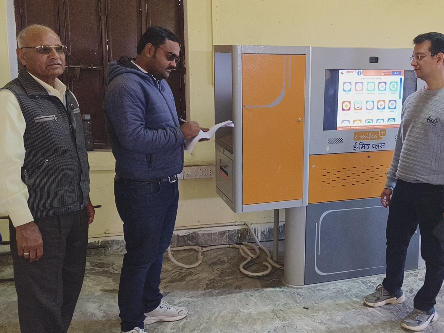 DOIT officials inspected e-Mitra Plus machine | डीओआईटी अधिकारियों ने ई-मित्र प्लस मशीन का किया ...