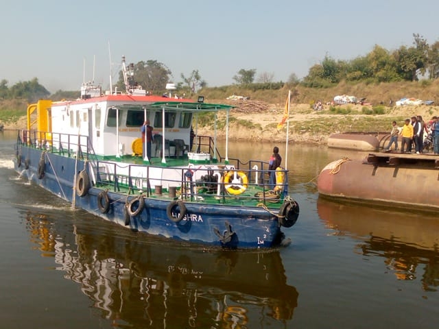 Pipa bridge opened for survey ship | सर्वे जहाज के लिए खोला गया पीपा ...