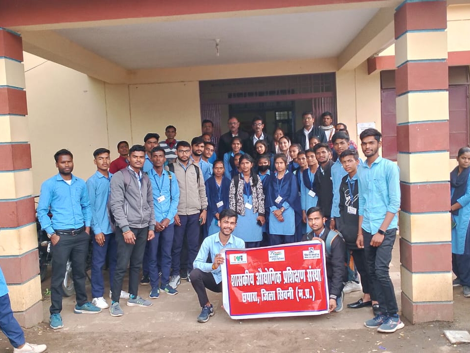 Educational tour conducted for government ITI students | शासकीय ITI ...