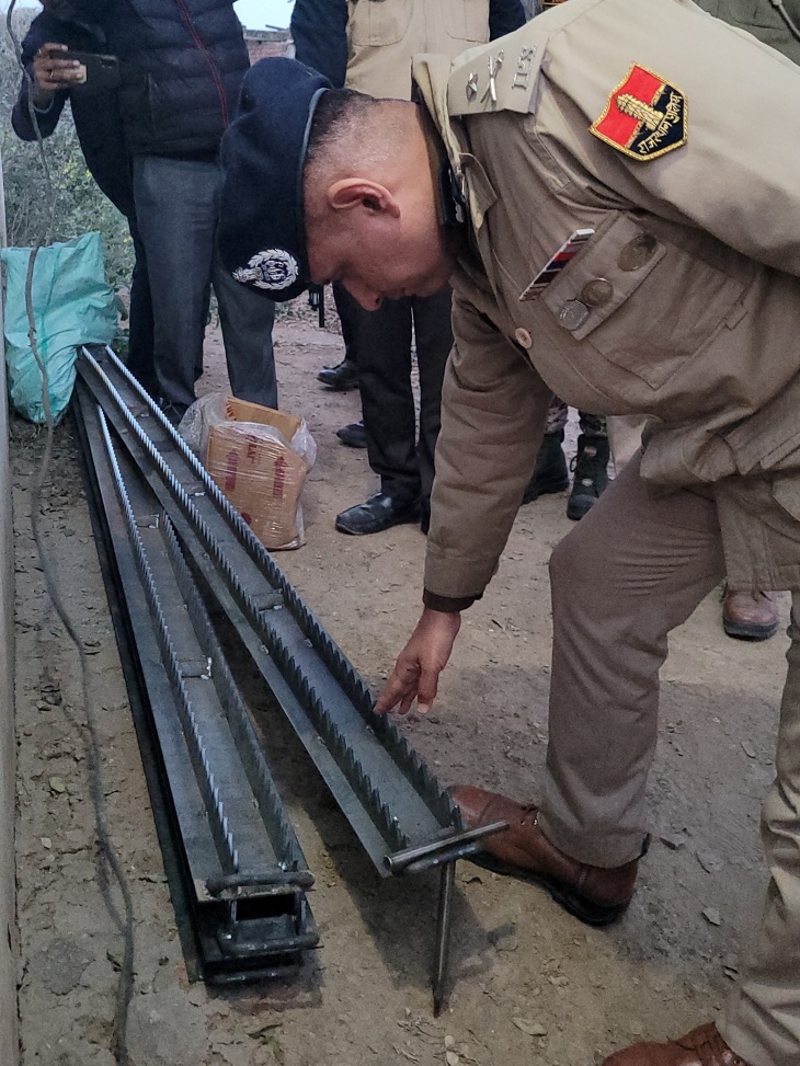 IG Umesh Chandra Dutta reached Shahjahanpur border | आईजी उमेश चंद्र ...