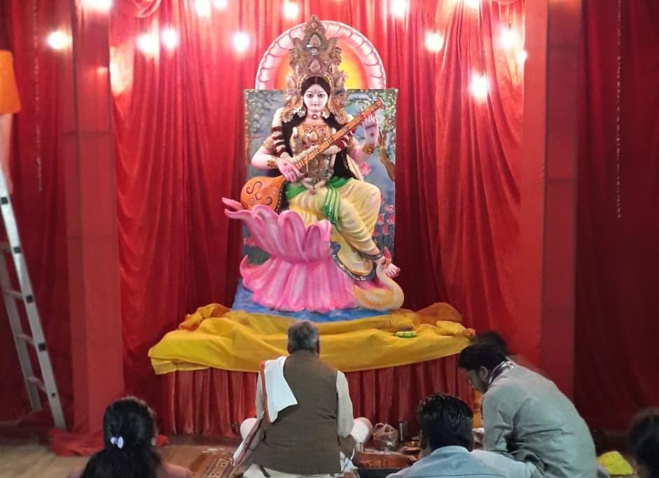 See in 10 pictures...Kashi's Saraswati Puja | 15 तस्वीरों में देखें ...
