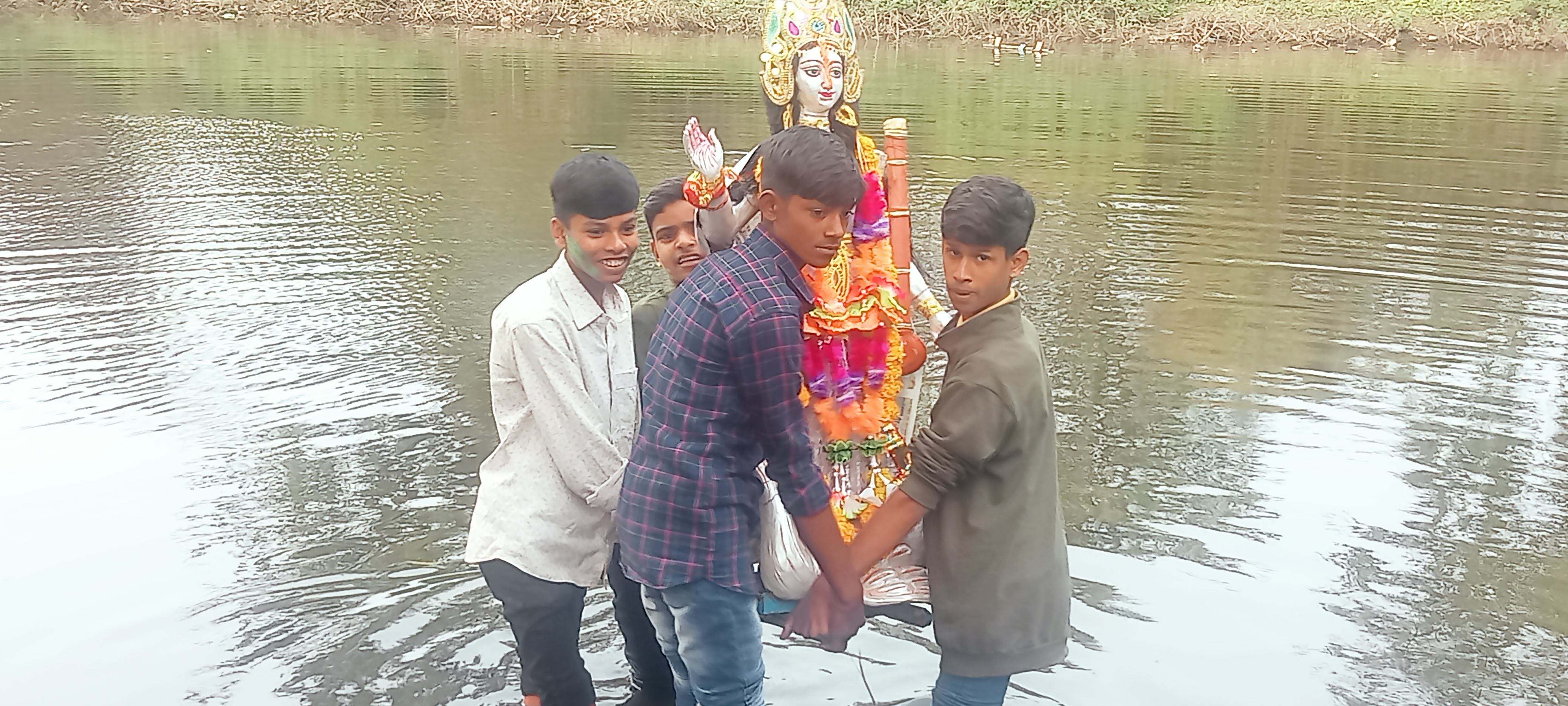Devotees of Dugda area bid farewell to Mother Saraswati | दुग्दा ...