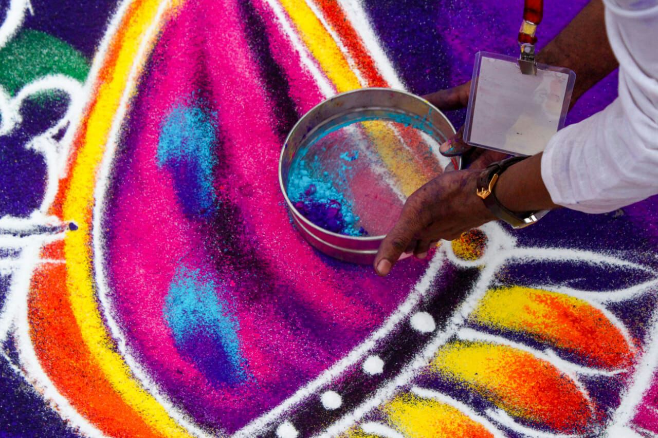 Meet India's fastest rangoli artist Rahul Swami, who is making rangoli ...