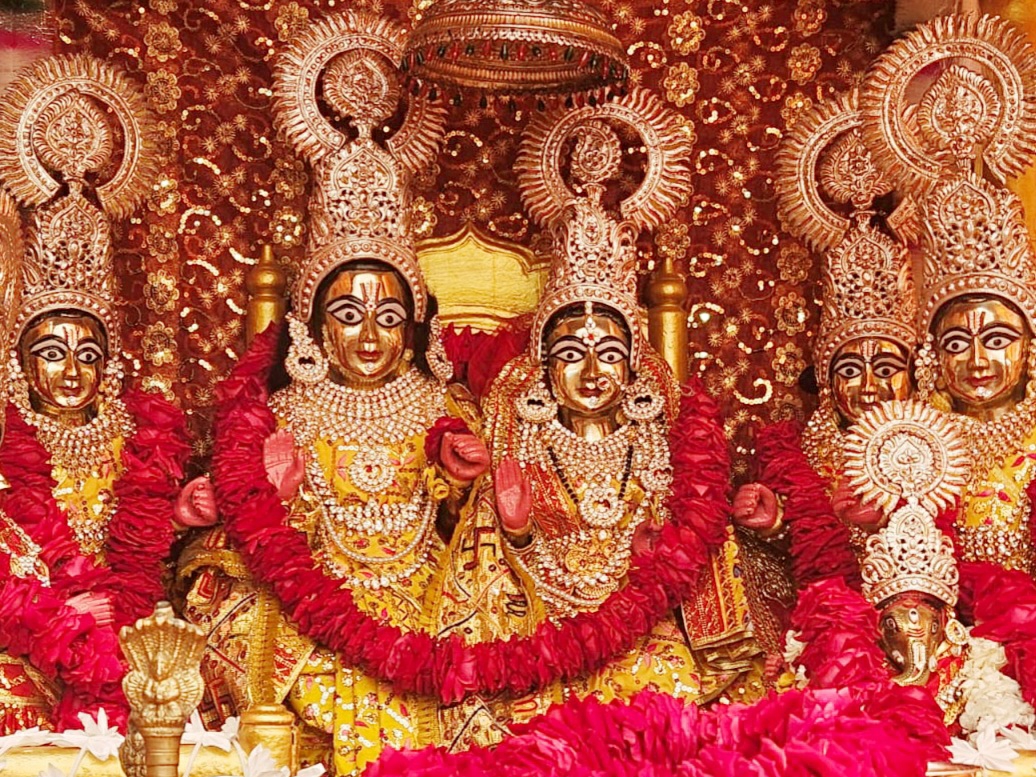Ram birth celebrated with pomp in Kashi Vishwanath Dham