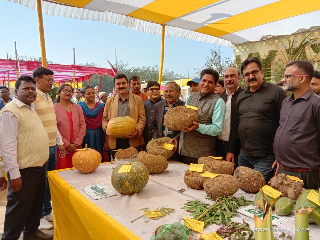 Farmers got respect in Kisan Mela | किसान मेला में किसानों को मिला ...