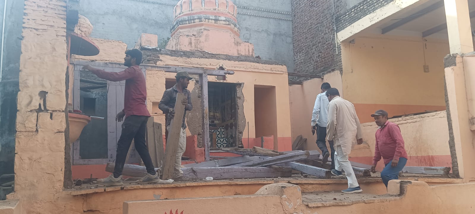 Ongoing restoration work of temple of Phoolmali community | फूलमाली ...