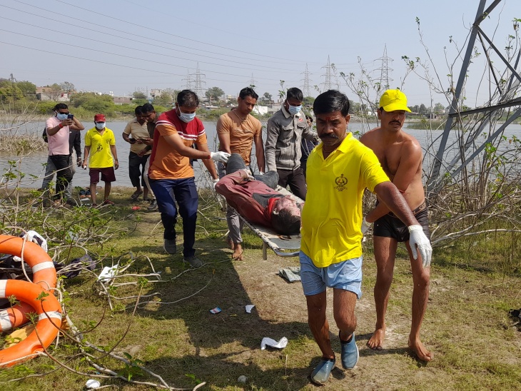 Dead body of a person found in Gavadi pond | गावड़ी तालाब में मिला ...