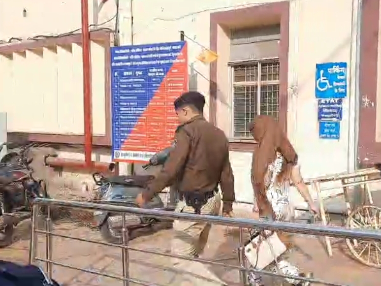 The prized girl who lured in the trap of beauty arrested | हुस्न के जाल ...