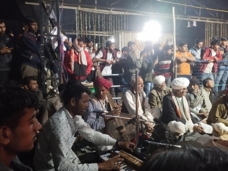 Devotees cheated in the fair of Khema Baba temple | खेमा बाबा मंदिर के ...