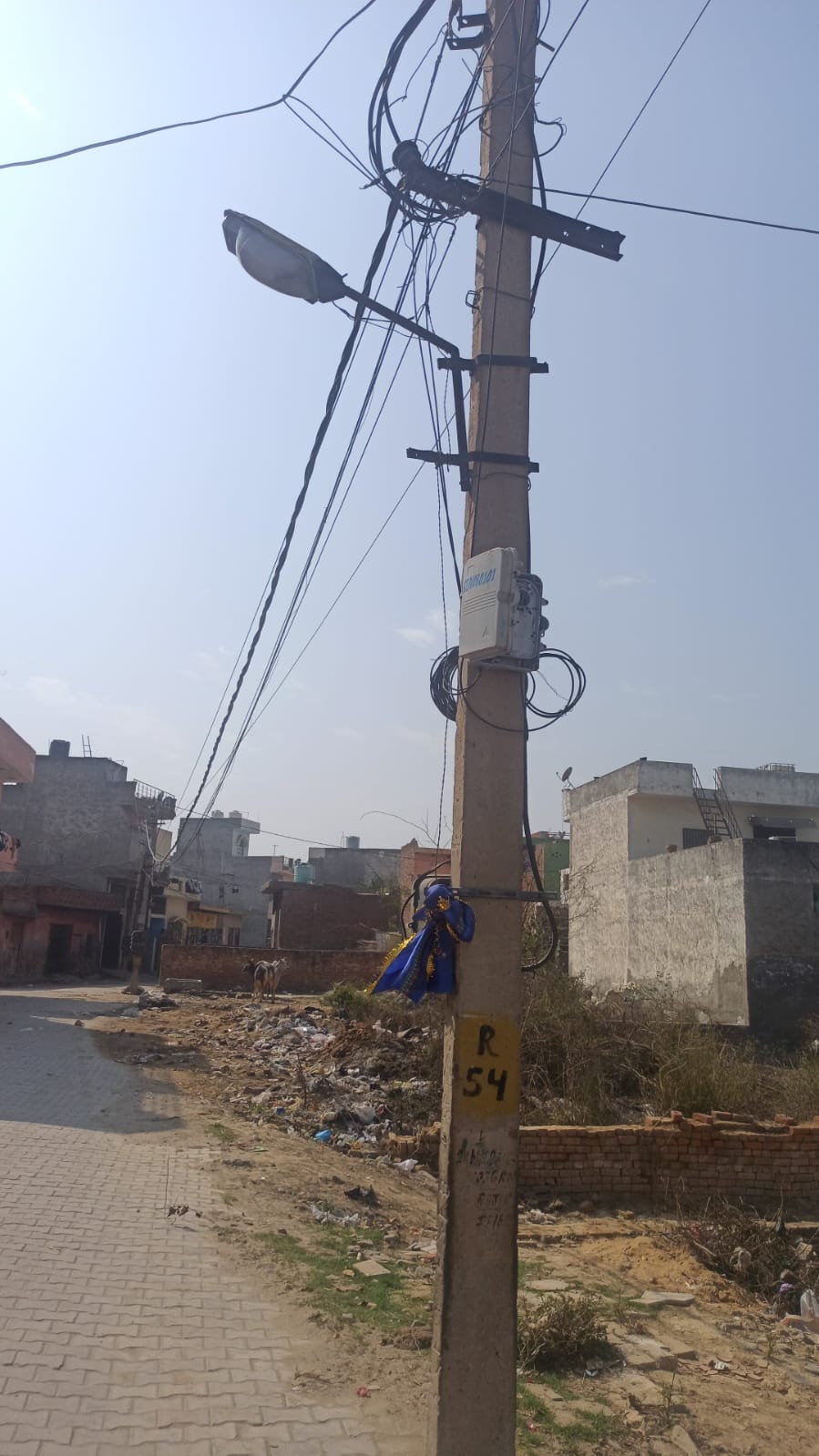 People upset due to broken street lights, demand for repairs | स्ट्रीट ...