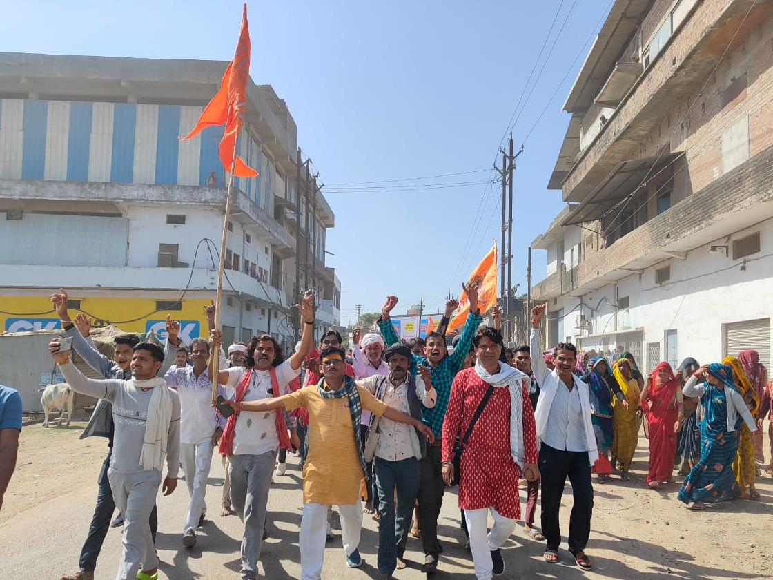 Devotees set out on foot to visit Shri Ram Raja Sarkar | श्रीराम राजा ...