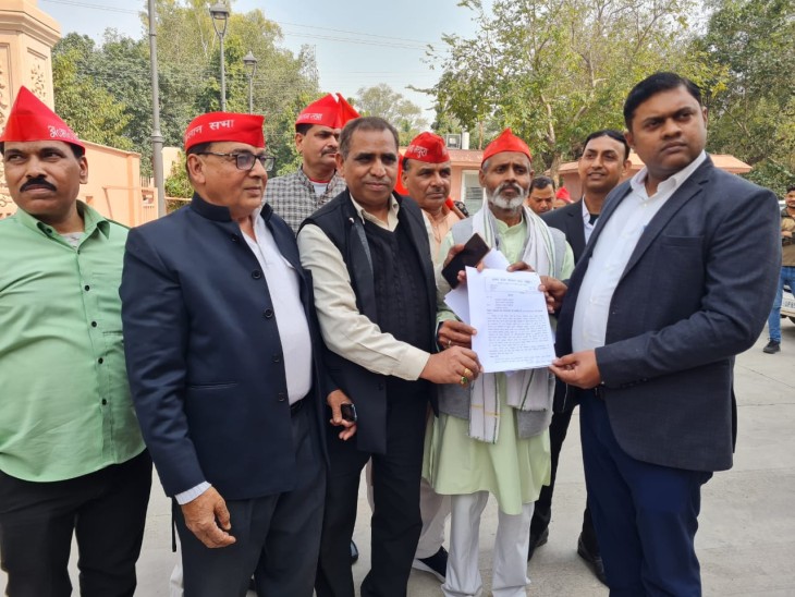 Farmers reached the office of Brij Teerth Vikas Parishad in Mathura ...