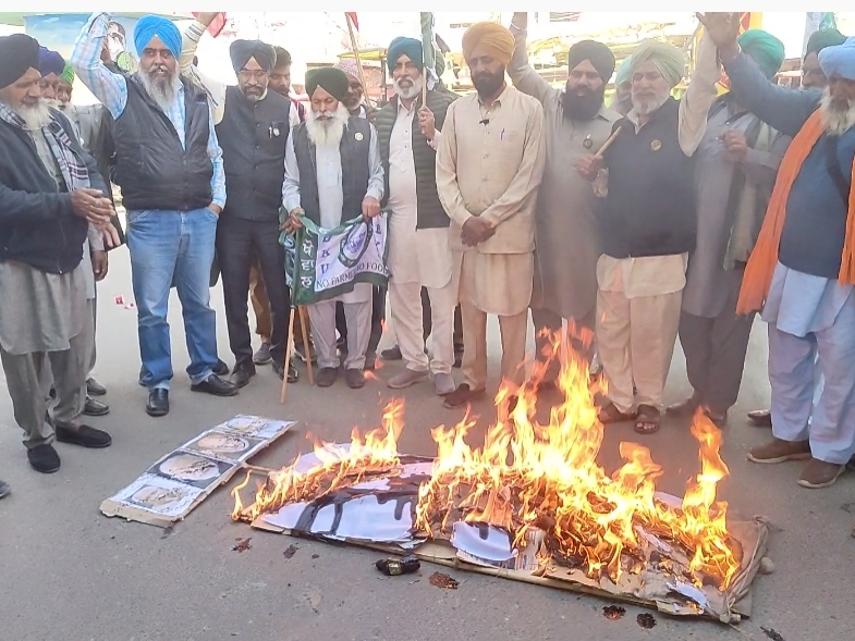 Moga Effigies of Shah and Khattar burnt | मोगा में शाह और खट्टर के ...