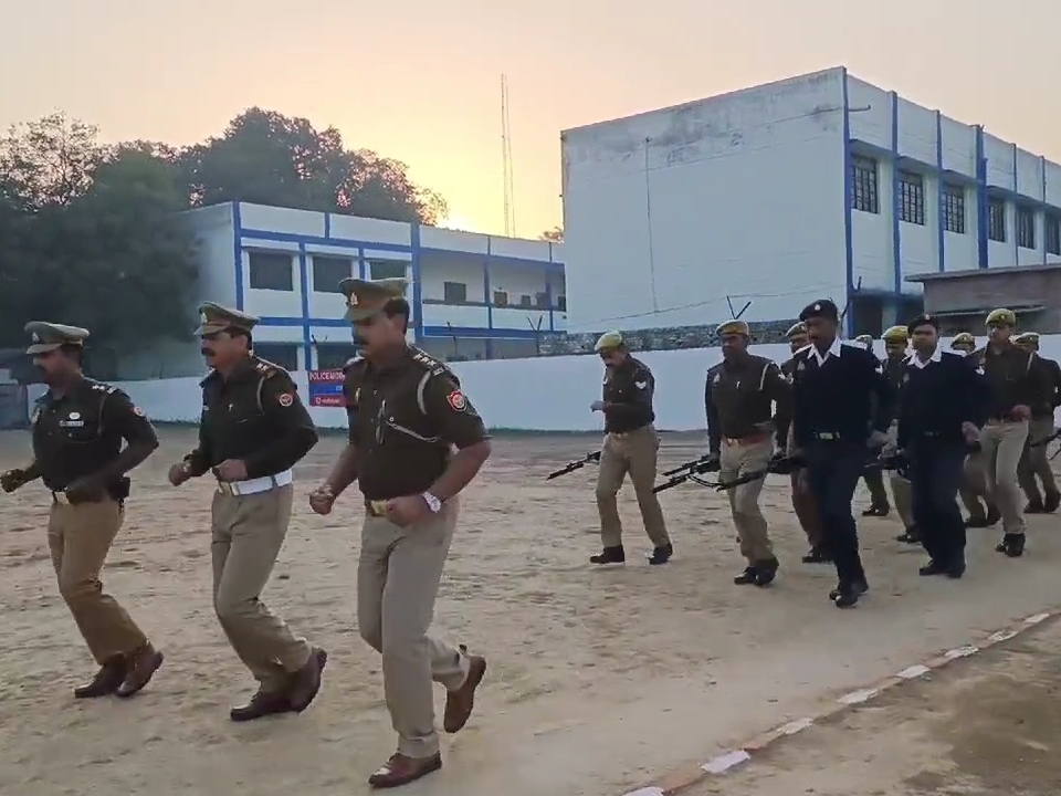 SSP inspected the parade ground in Etawah | इटावा में एसएसपी ने परेड ग्राउंड का किया निरीक्षण ...