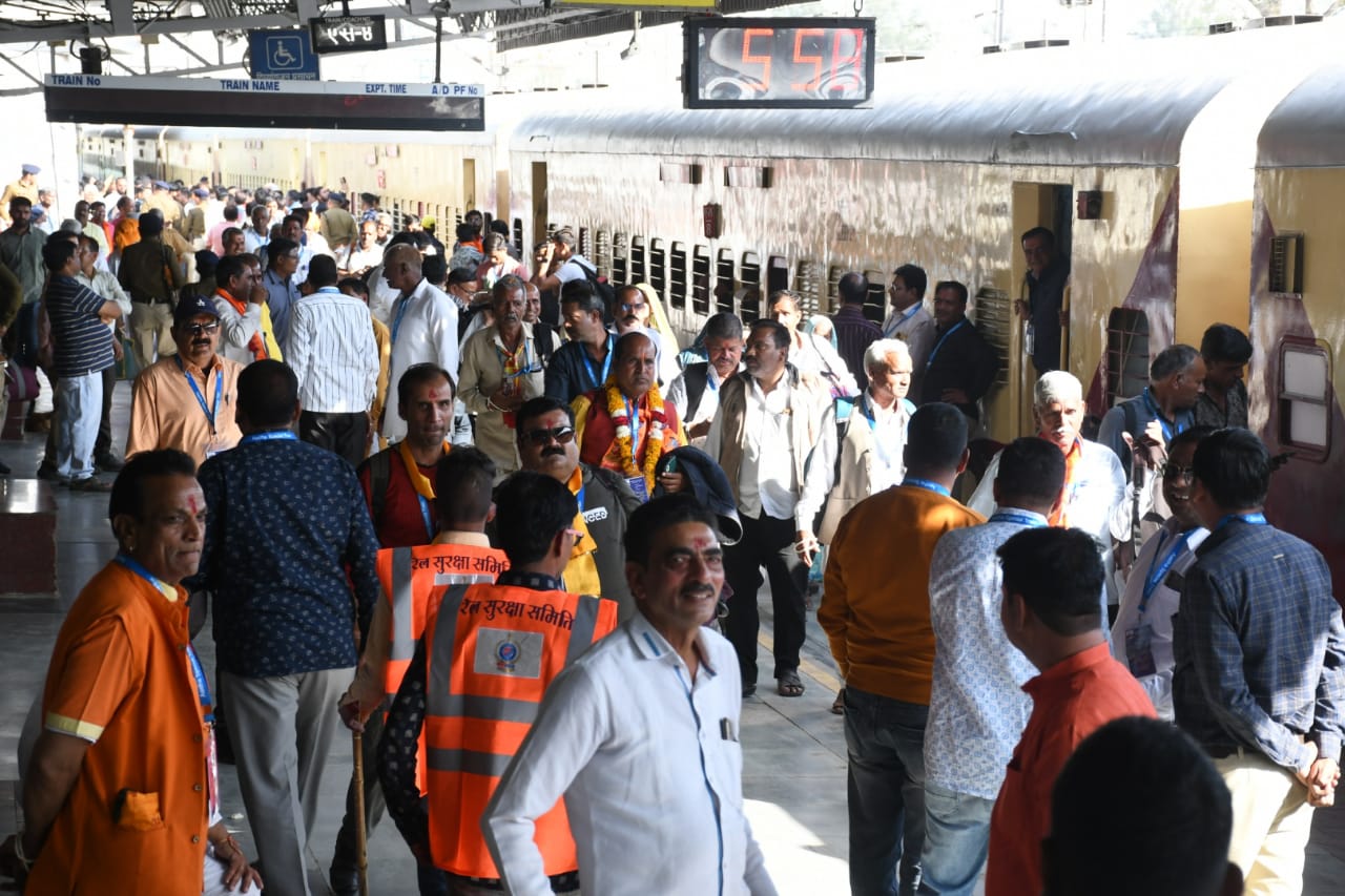 650 passengers left by Aastha special train to visit Ayodhya Ram temple ...