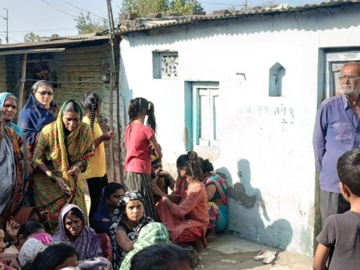 Woman committed suicide by hanging herself in Loni, family came to know ...