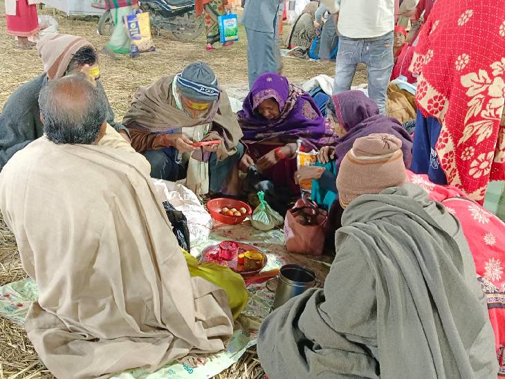 Maghi Purnima today, devotees taking bath in Sangam