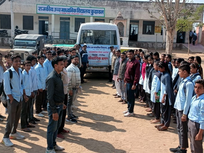 Karoli 60 छात्राओं को सूचना प्रौद्योगिकी, सौंदर्य व स्वास्थ्य की ...