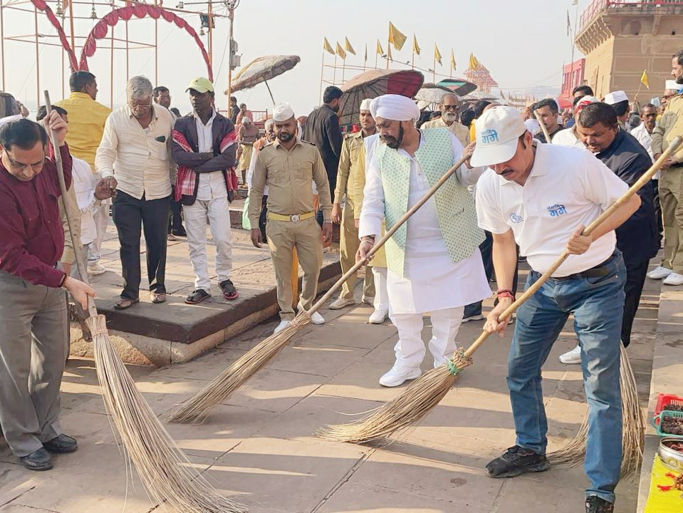 Cleaning campaign was conducted on the ghats of Varanasi.
