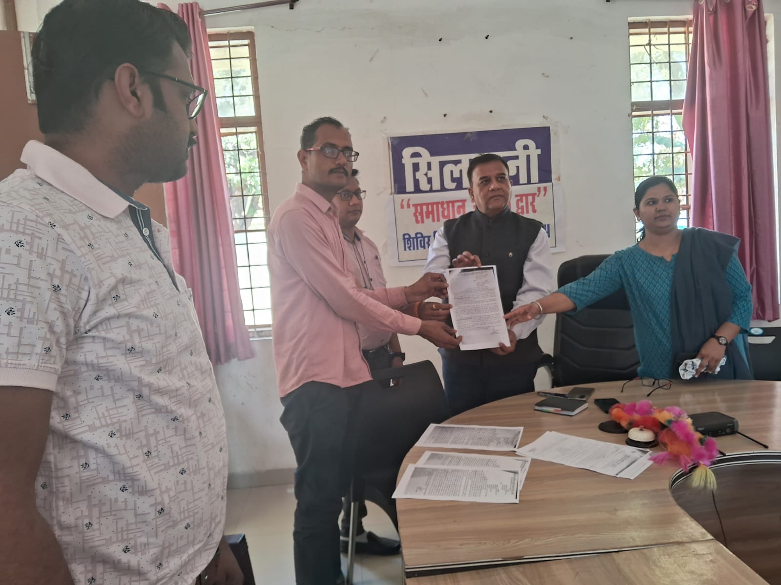 Cases resolved in the camp | शिविर में प्रकरणों का किया निराकरण ...