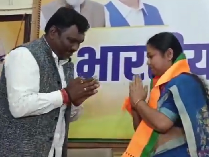 Congress MP Geeta Koda joins BJP | कांग्रेस सांसद गीता कोड़ा बीजेपी में ...