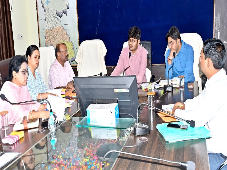 Mungeli Collector reprimanded the officials Joint Collector, DMC,