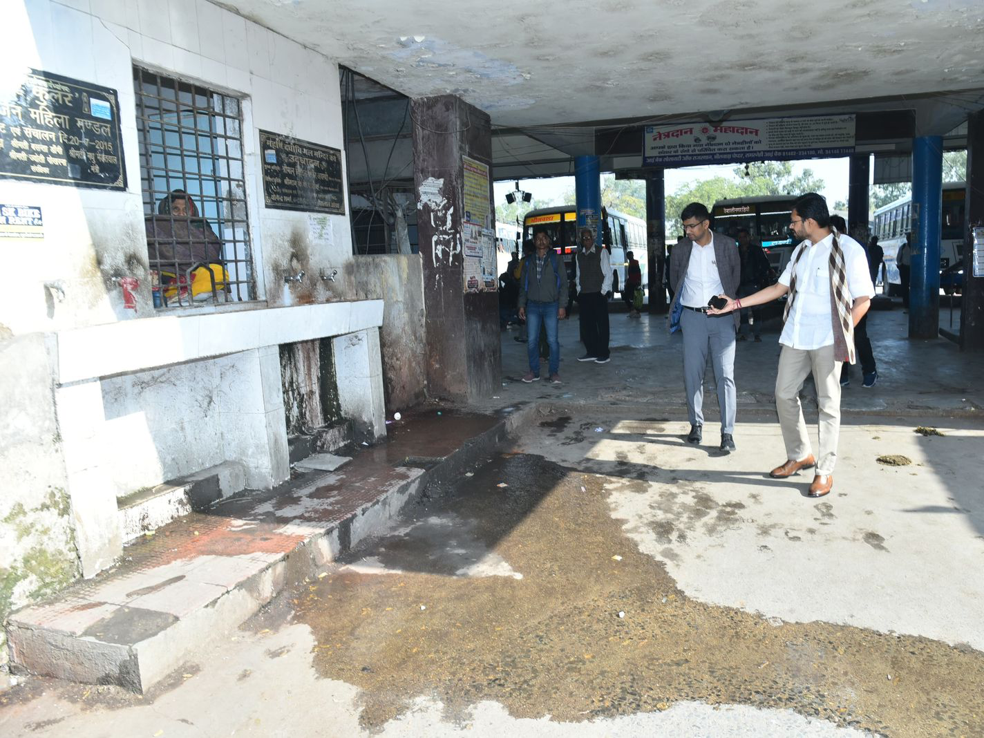 District Collector reached Bhilwara bus stand