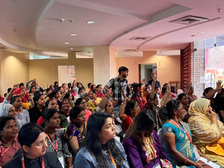 Didis filled with enthusiasm due to workshop at Saras Fair NIFT ...