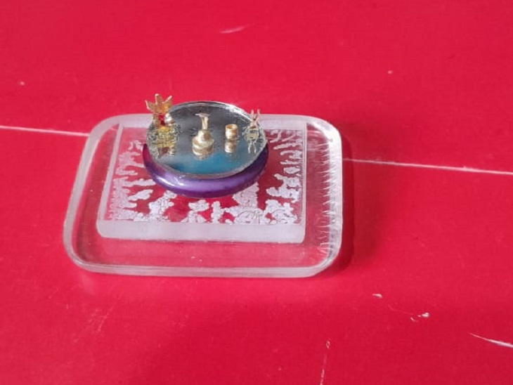 Dr. Iqbal Sakka of Udaipur made the smallest gold Shivalinga before ...