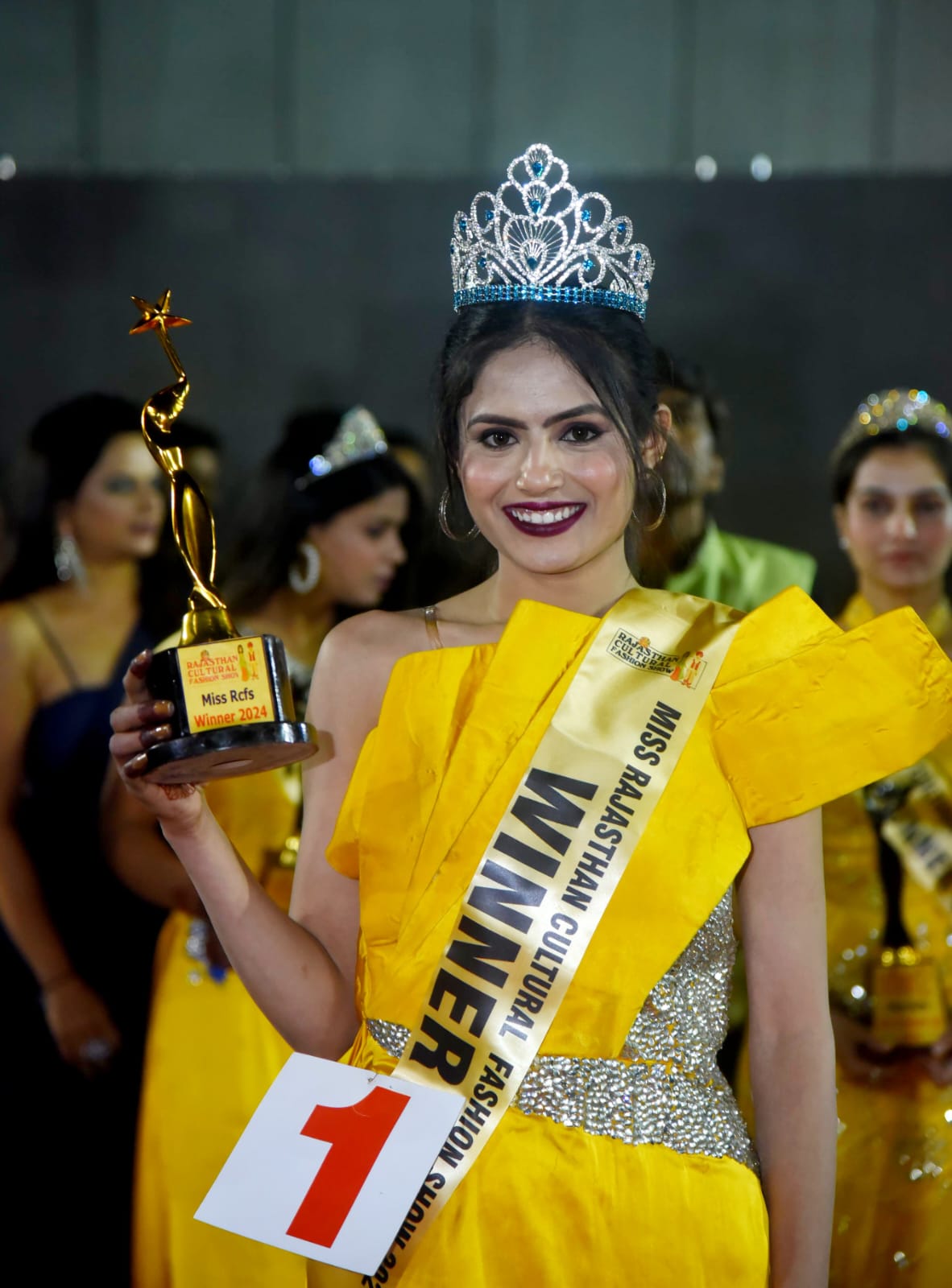 Nikita Rathod won the title of Rajasthan Cultural Fashion Show | निकिता ...