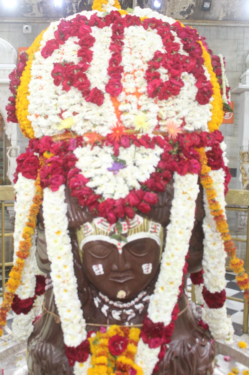 Baba Pashupatinath Mahadev wore a turban made of flowers. | बाबा ...
