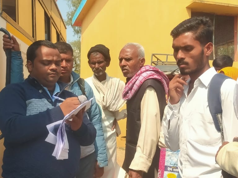 Eye camp organized in rural area of Duddhi | दुद्धी के ग्रामीण क्षेत्र ...