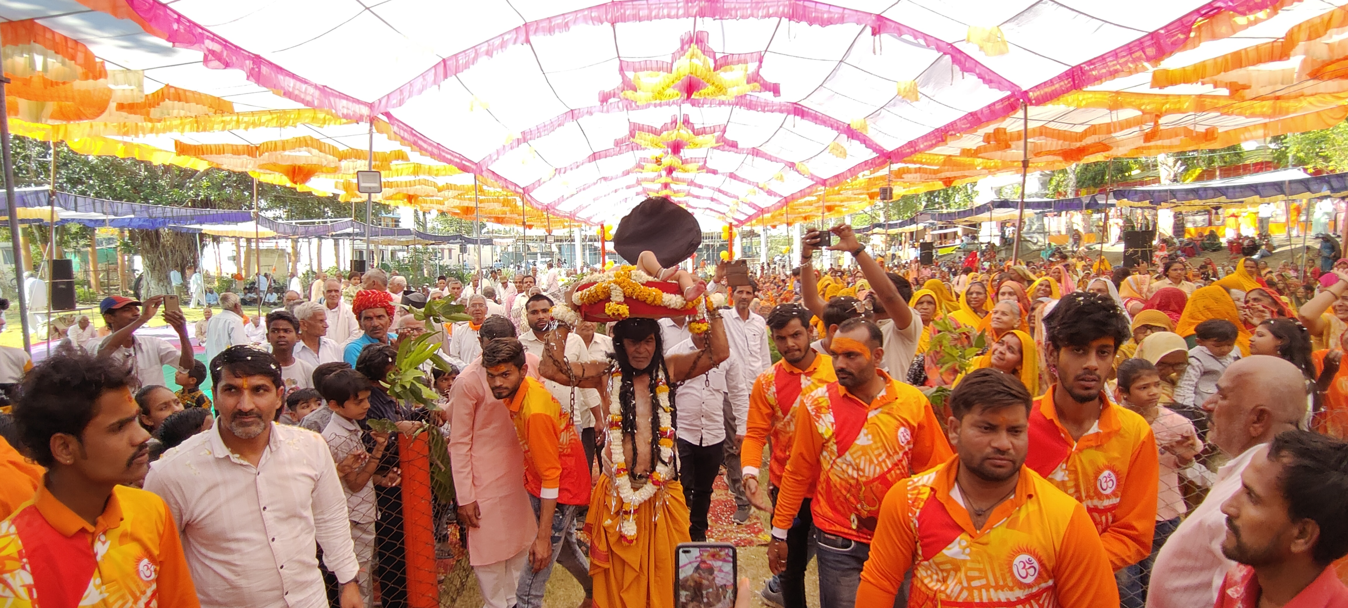 Celebrated the birth anniversary of Shri Krishna in Bhagwat Katha ...