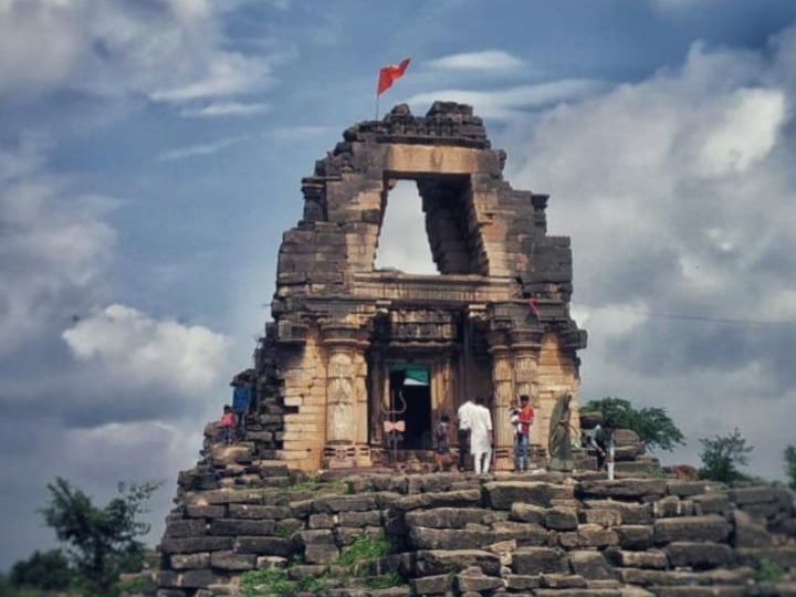 Manavar Ka Parmar Kaleena Shiva Temple | मनावर का परमार कालीन शिव मंदिर ...