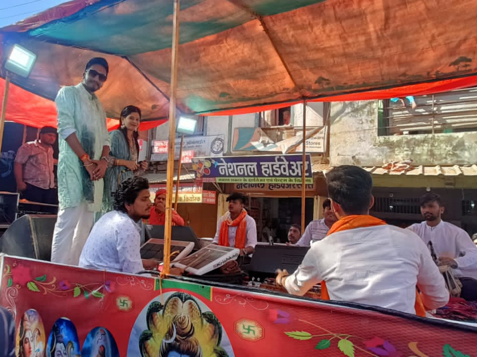 Grand dola of Vivareshwar Mahadev in Anjad Nagar | अंजड़ नगर में ...