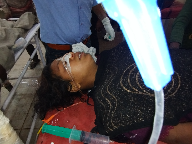 Angered by mother's slap, daughter drank pesticide | मां की थप्पड़ से ...