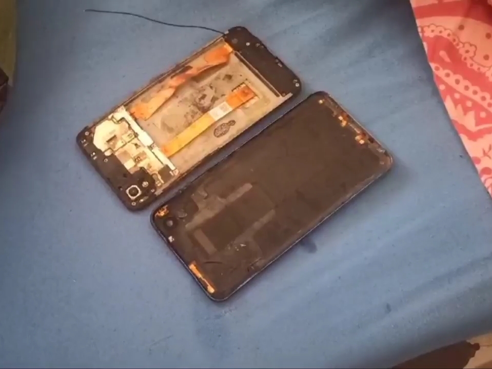 Gurdaspur Mobile exploded in hand of three year old girl | गुरदासपुर ...