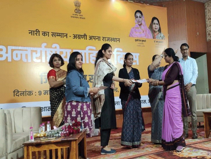 Women honored, dance presentation enthralled | महिलाए सम्मानित, नृत्य की प्रस्तुति ने मन मोहा ...
