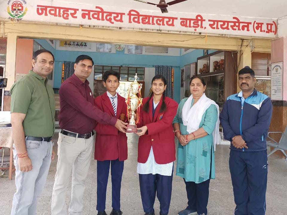 Two students of Navodaya Vidyalaya brought fame | नवोदय विद्यालय के दो ...