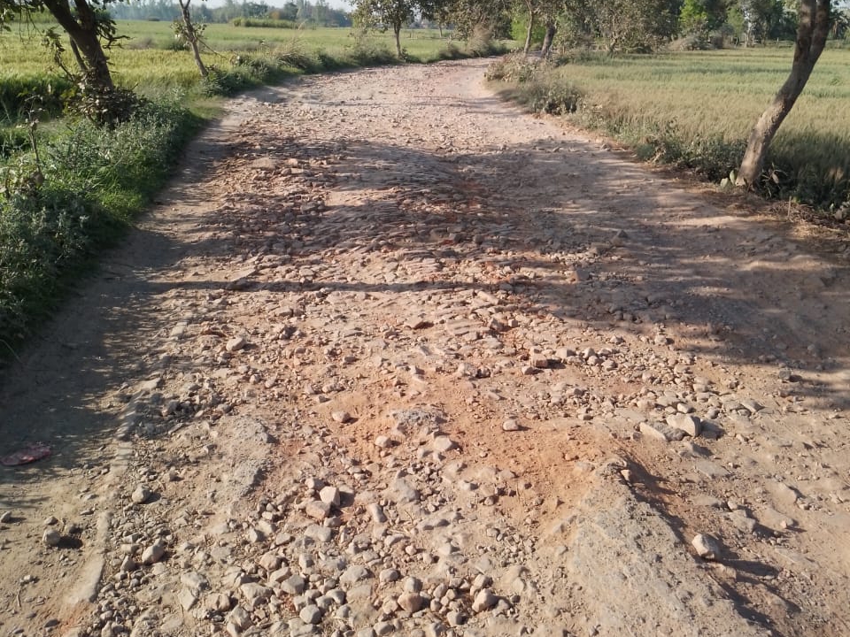 The road from Suggi Chauri to Barhaj Ghat turned into a pothole ...