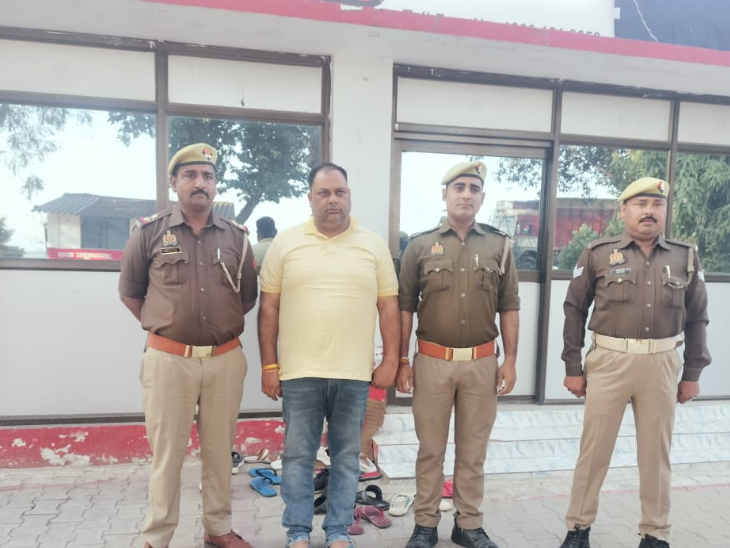 Police station incharge line present in Pramod murder case in Jaunpur ...