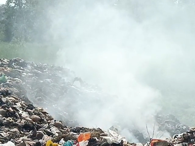 KAIMUR NEWS, BIHAR NEWS, Garbage being thrown on the side of Mohania ...