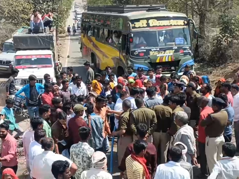 Fishermen blocked the road at Rajghat: MP UP road remained closed for ...