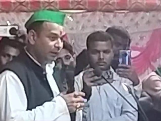 Tej Pratap reached Yagya in Dussehra village of Mohanpur block ...