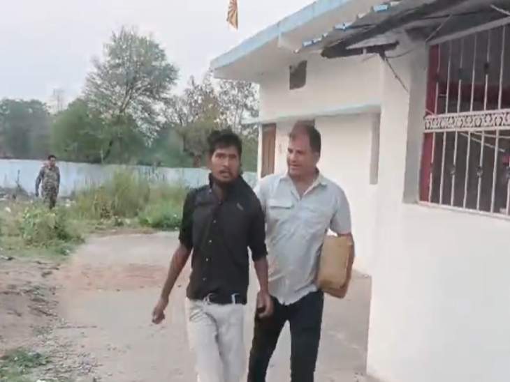 Police caught ganja smuggler in film style