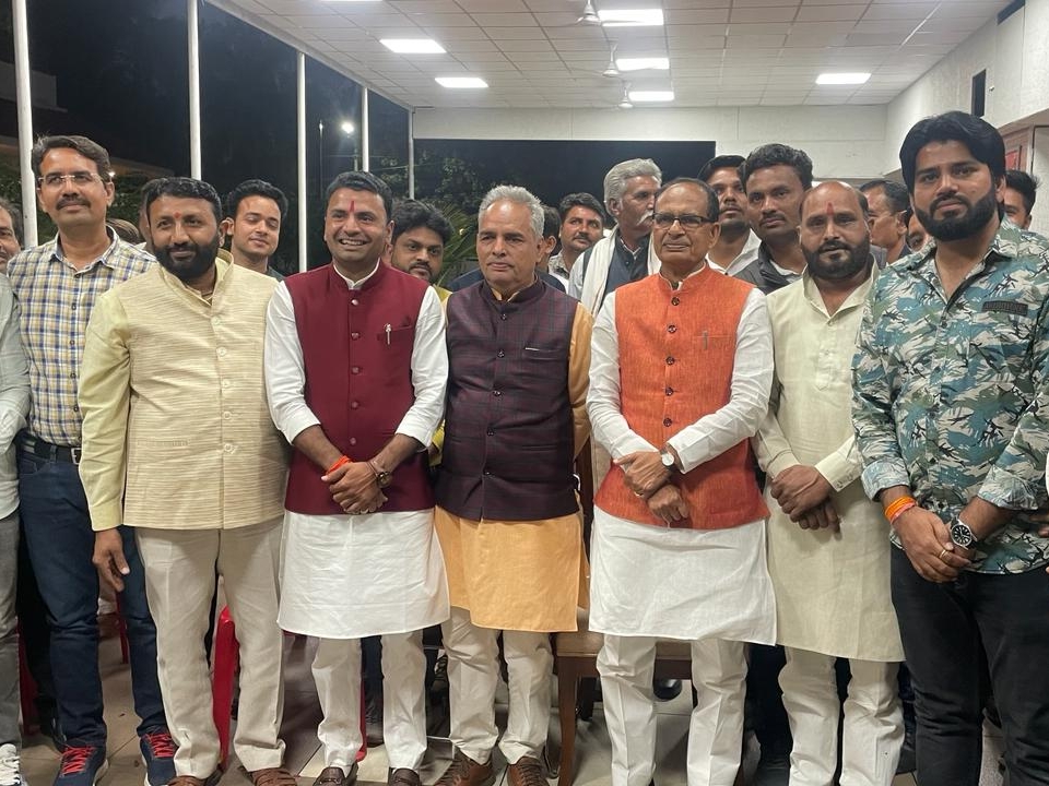 Meena community delegation met former CM | मीणा समाज के प्रतिनिधिमंडल ...