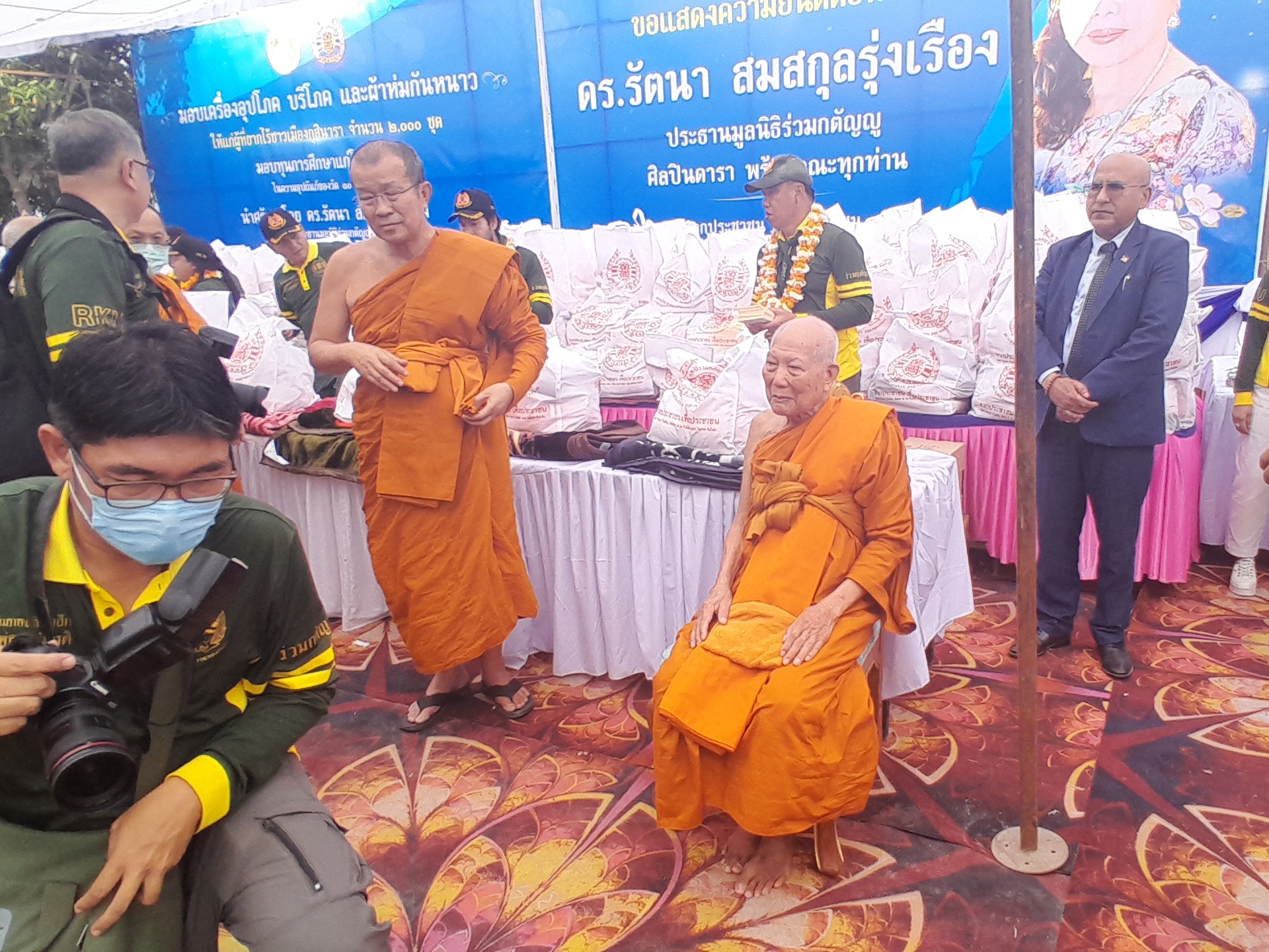 Thai organization helped 2 thousand people | थाईलैंड की संस्था ने की 2 ...